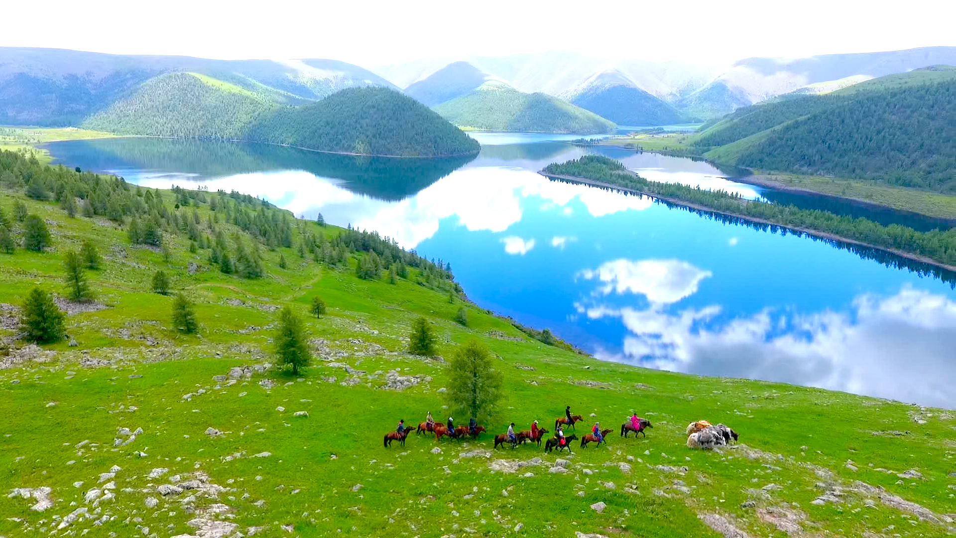Horse riding around Eight Lakes